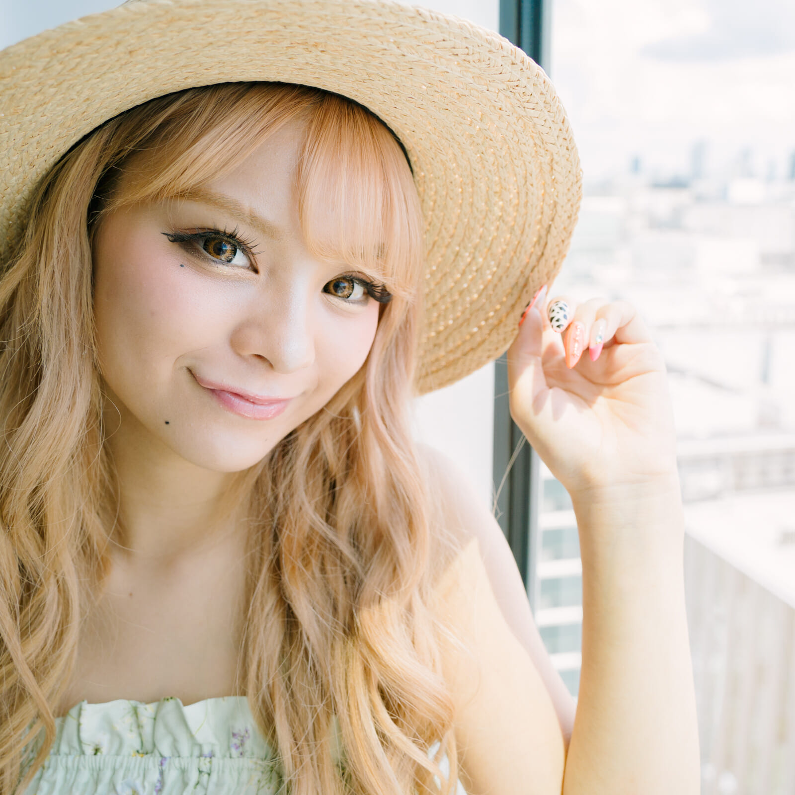 eggモデル・まぁみ、初写真集で「エロいけどヘルシーな感じ」大人の私、ベールを脱ぐ の写真 | CMNOW | 玄光社