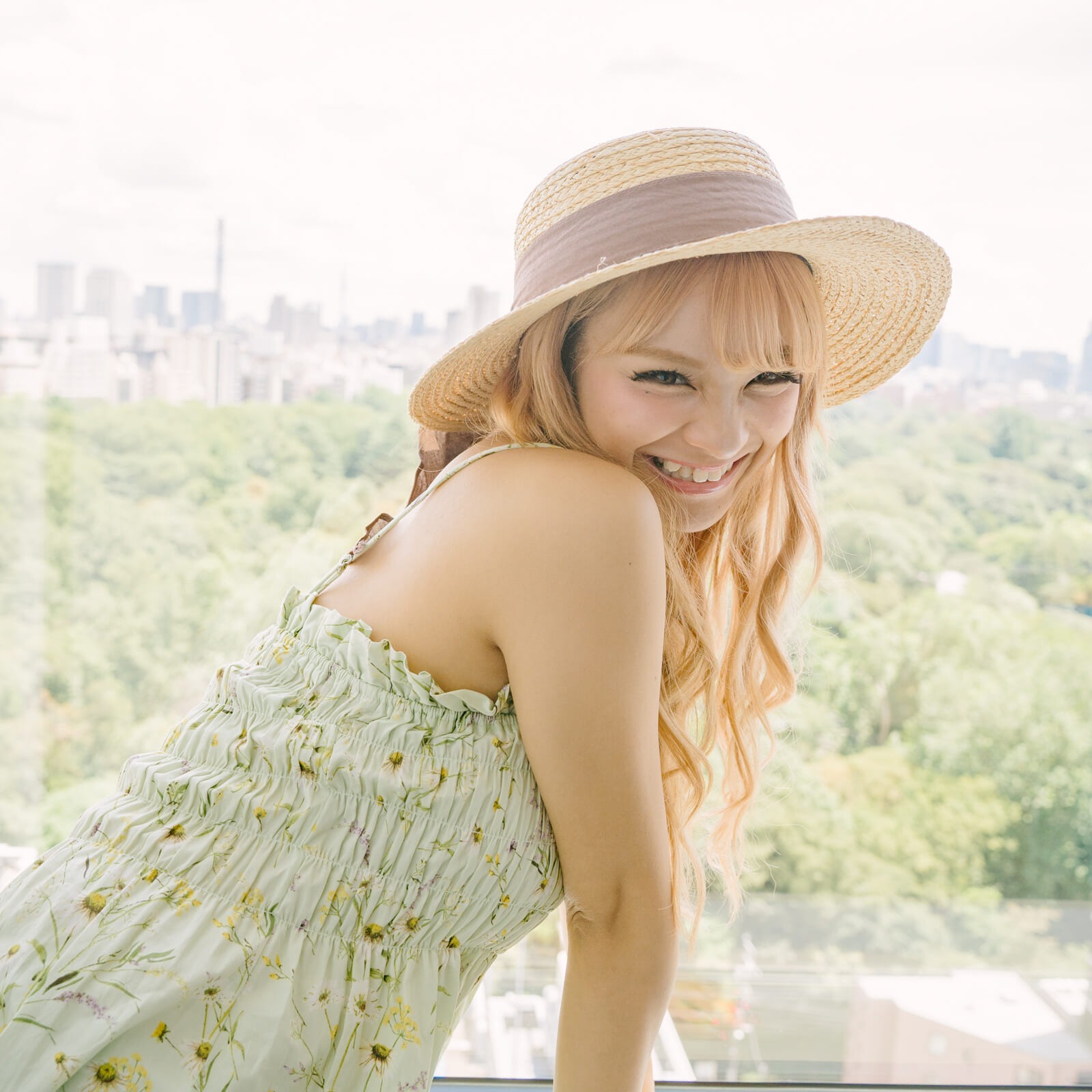 eggモデル・まぁみ、初写真集で「エロいけどヘルシーな感じ」大人の私、ベールを脱ぐ の写真 | CMNOW | 玄光社