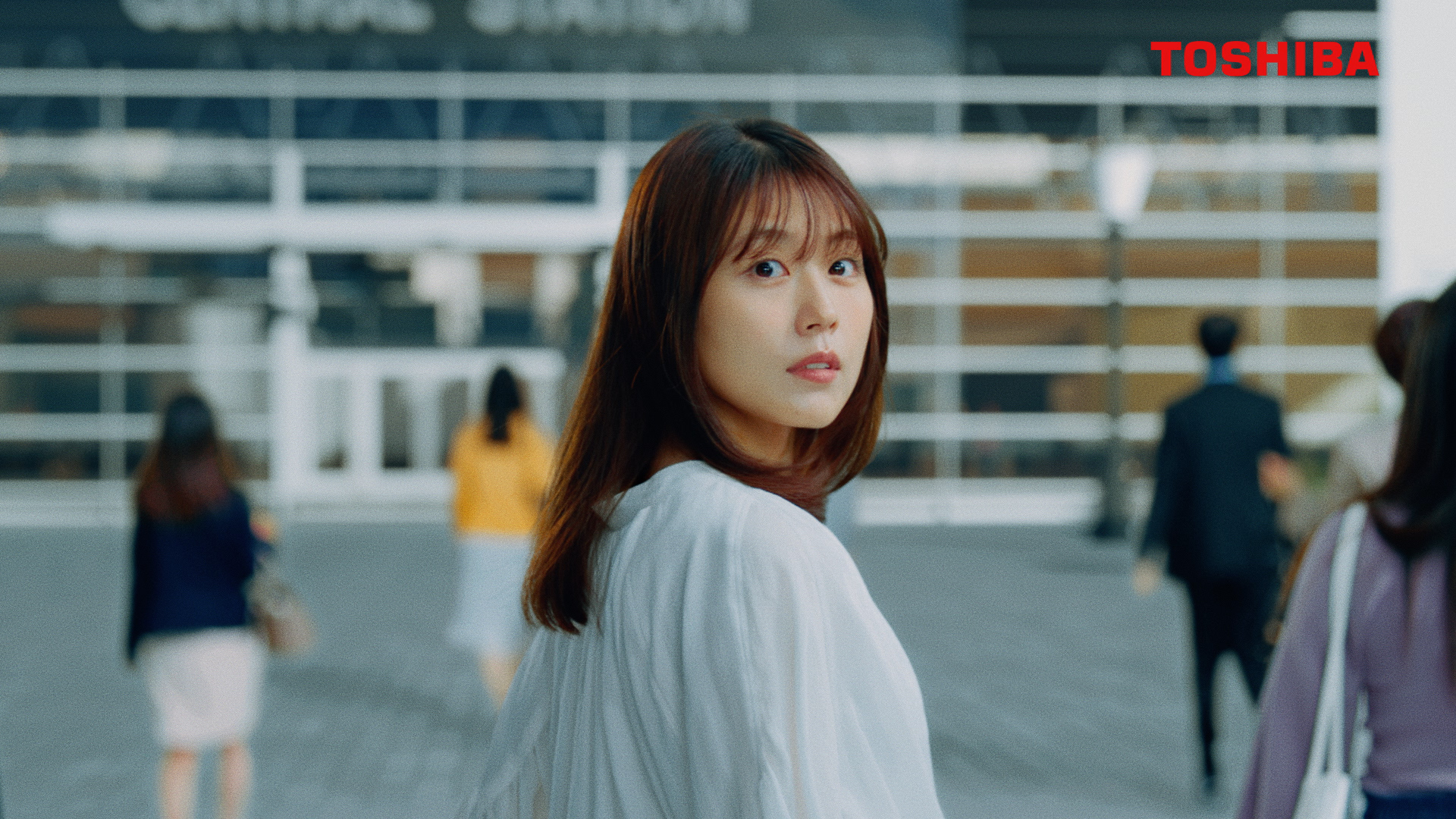 名曲『銀河鉄道999』に乗せ、有村架純さんが 「現実の世界」と「データの世界」を軽やかに飛び回る！ – CMNOW WEB