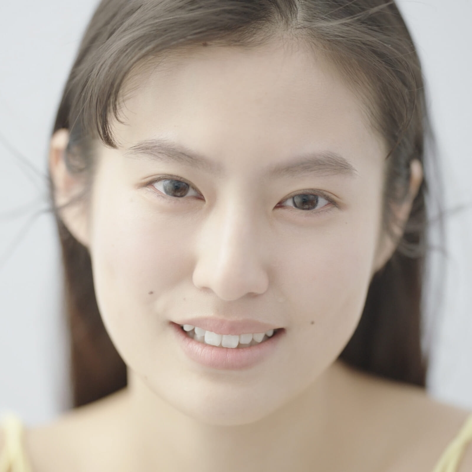 女優 恒松祐里、CMで歌う夢が叶う!? 歌声で心情の変化を描いたレジーナクリニック新CM公開！ – CMNOW WEB