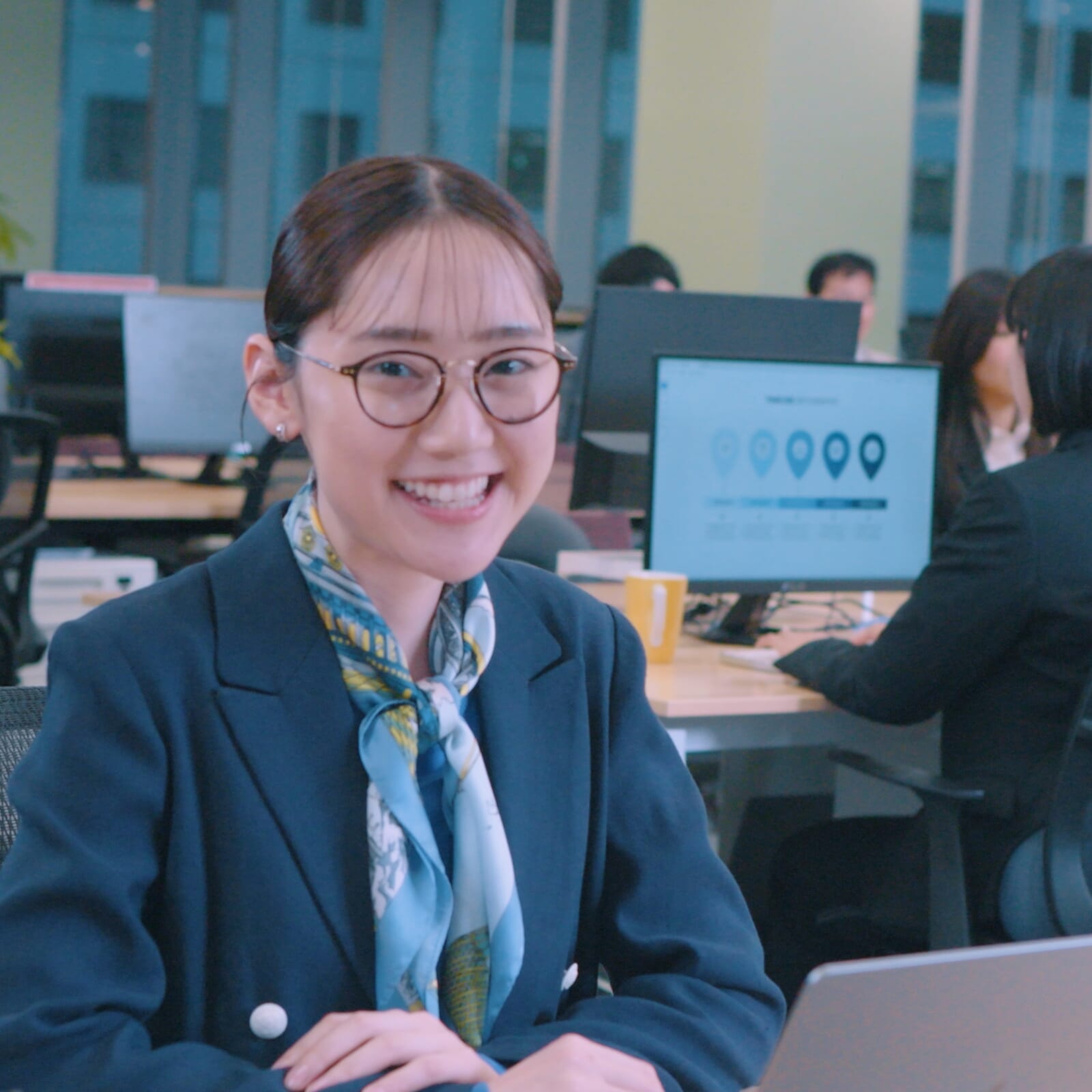 ネクストブレイク必至の女優！高井真菜さんが電話対応をAIが代行する「ミライAI」のCM動画に出演！ – CMNOW WEB