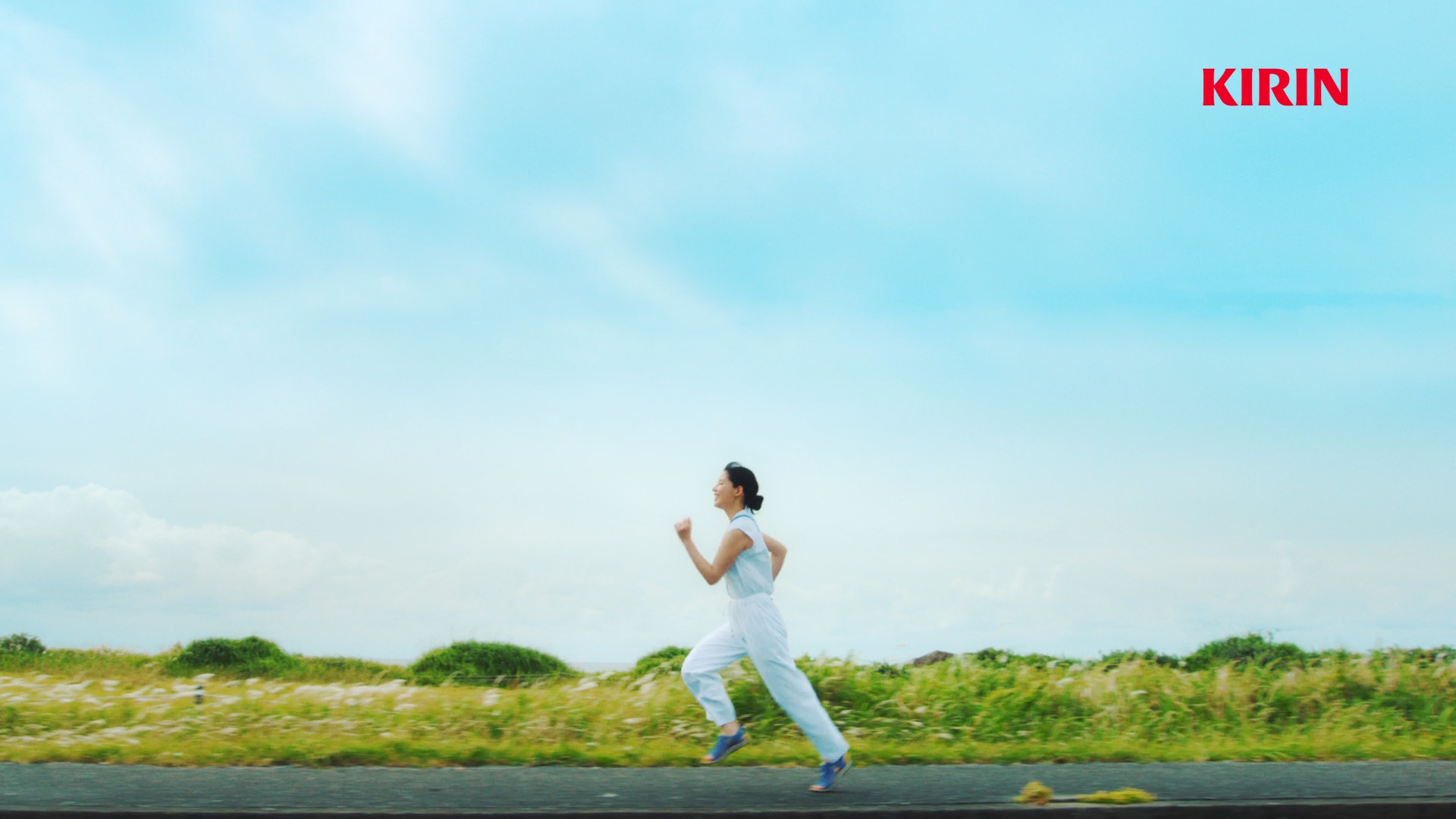 注目の若手女優・石井杏奈さんが新TVCM 『氷結®まだ知らなかった青篇』に出演！幸福感と躍動感あふれるCMは必見！ – CMNOW WEB