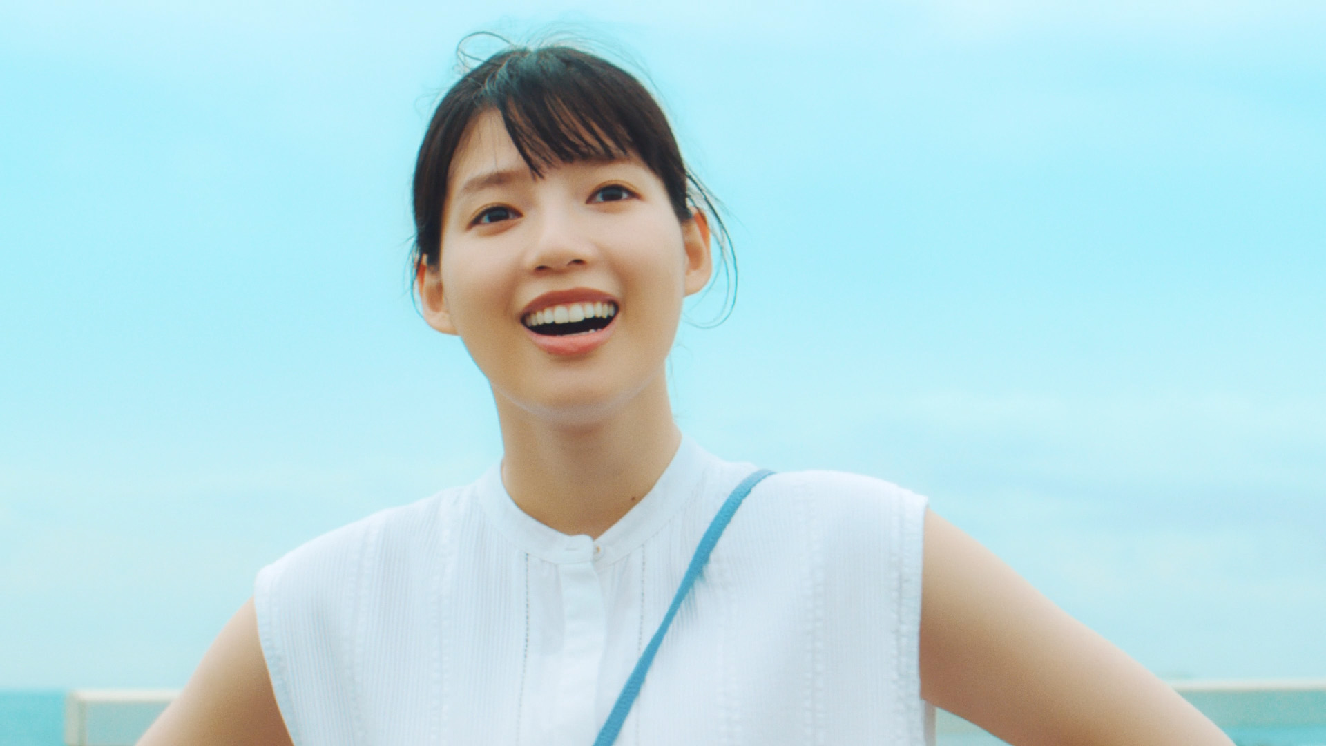 注目の若手女優・石井杏奈さんが新TVCM 『氷結®まだ知らなかった青篇』に出演！幸福感と躍動感あふれるCMは必見！ – CMNOW WEB