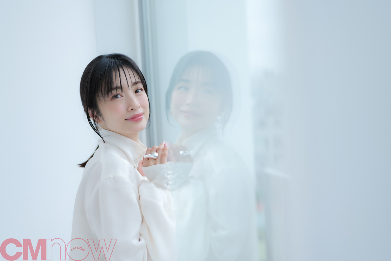 俳優デビュー25周年を迎えた上戸彩、15年ぶりの写真集。ならばと、CMNOWが突撃インタビュー！ – CMNOW WEB